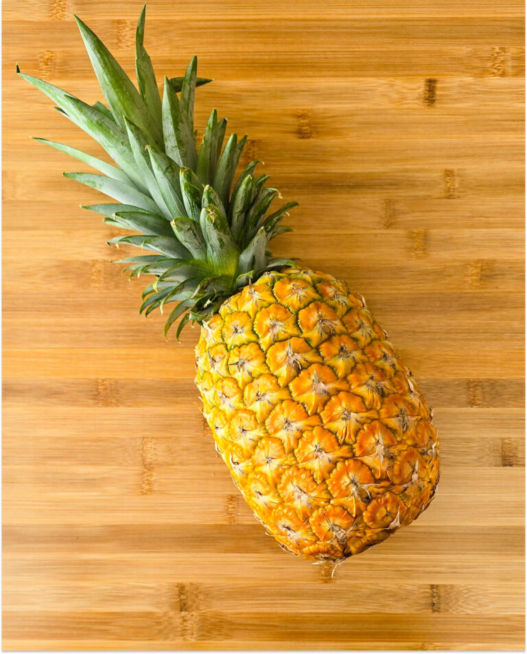 Couper un ananas facilement : 4 étapes simples (avec vidéo)