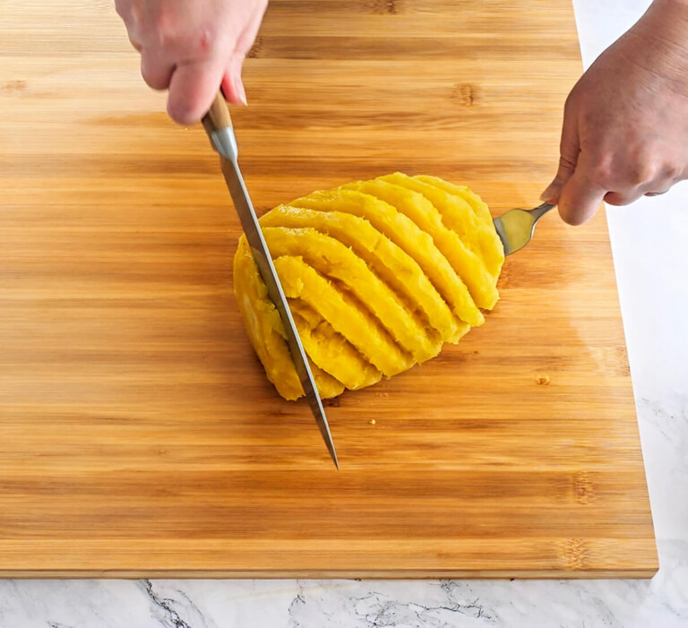 Couper un ananas facilement : 4 étapes simples (avec vidéo)